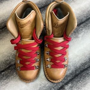 Danner | Shoes | Danner Mountain Light Cascade Brown Leather Lace Up ...